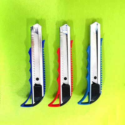 Various types of utility knives, blades, paper cutters, smal