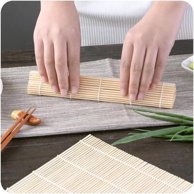 Sushi making tool: Sushi rolling mat. Bamboo sushi mat for r