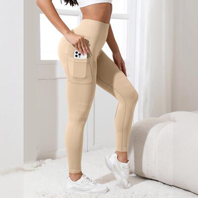 Pocket fitness pants with tight fit and high waist and hip