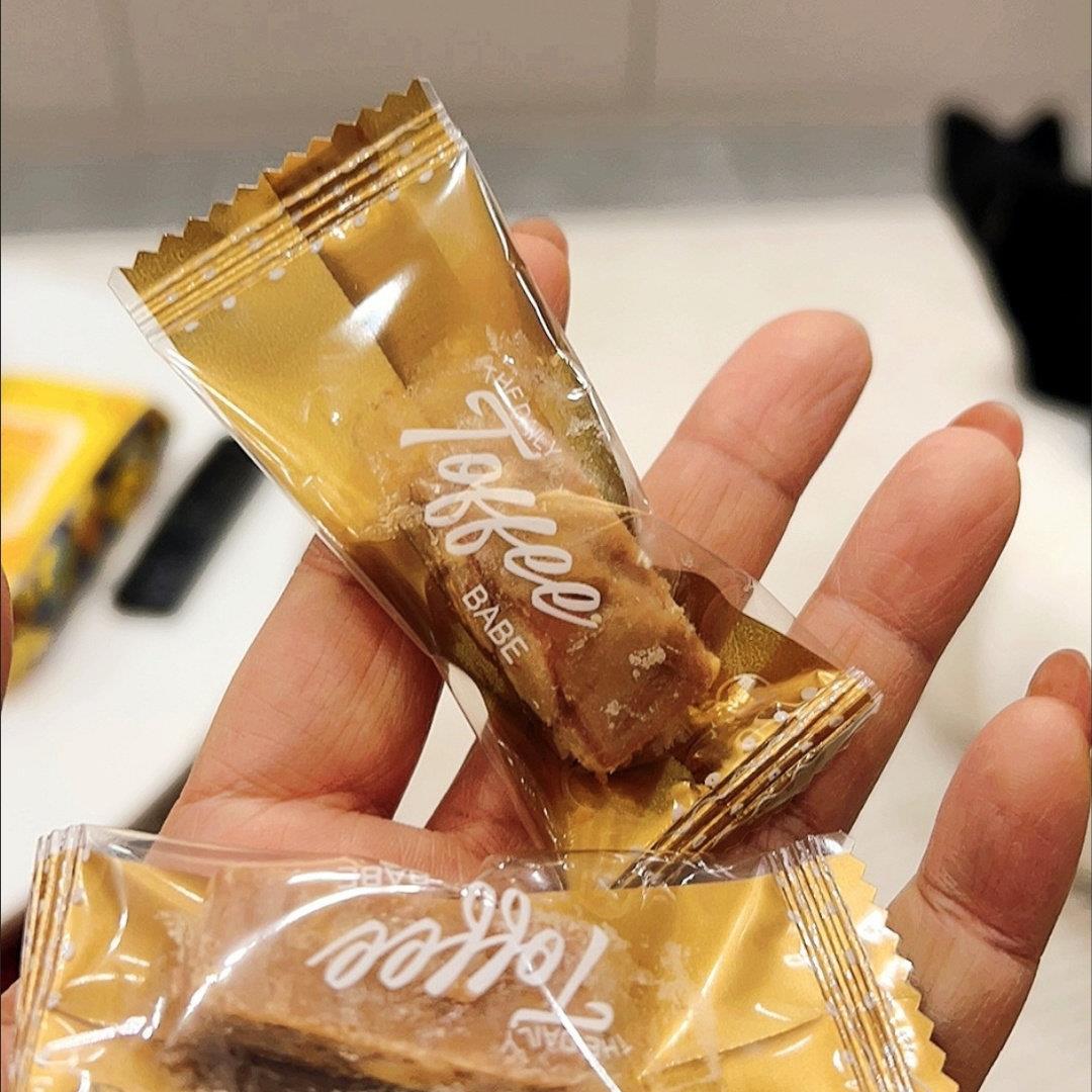 现货巫小蛮法式巴旦木海盐太妃糖焦糖坚果夹心果仁酥糖爆款休闲零