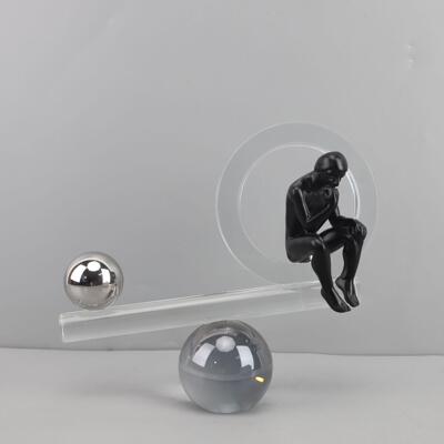 现代约平艺衡思考人物工品摆件样0386板间客厅电视柜书简家房居装