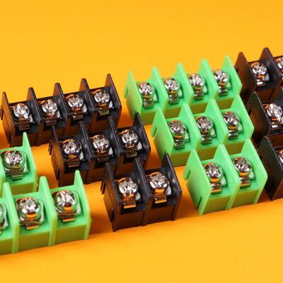 围栏型Pcb端子座Kf/Mg8500/7.62-2P3P4P可与Pa66尼龙铜支腿拼接，