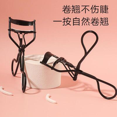 Lash curler that provides a natural, comfortable curl withou