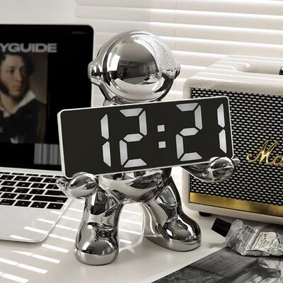 贝汉美静音机器人人宇闹航员钟生儿童床头学柜创意太空SDN时钟摆