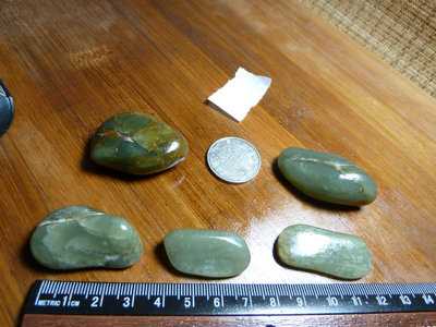 20826新疆和田玉龙喀什河和田玉青玉籽料5颗 2.5cm以上 沙枣青1个