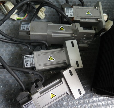 松下伺服驱动器MADDT1205配套电机MSMD012S1S 专业销售维修一体化