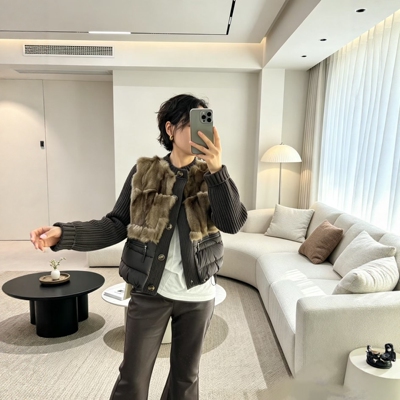 韩版高级感狐狸毛袖白鸭绒羽绒服