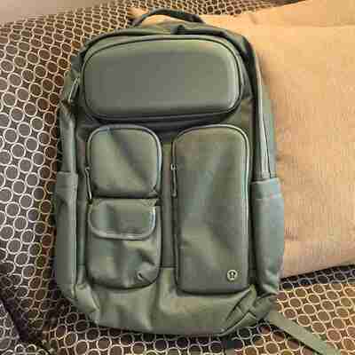 lululemon cruiser backpack 男士双肩背包23L