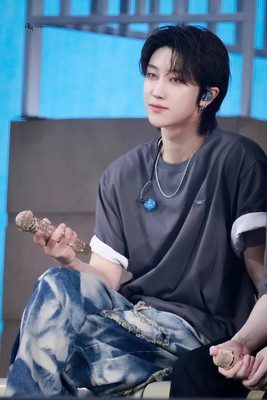 UNUSED,LAB韩国代购2024秋新款 徐明浩liz洪恩採李永钦同款牛仔裤