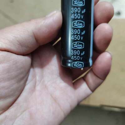 议价电容450V390uF 电解电容 。有33个。成色如图？型号可维修