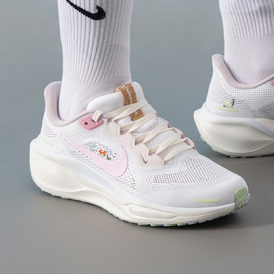 Nike耐克女鞋透气休闲运动跑步鞋
