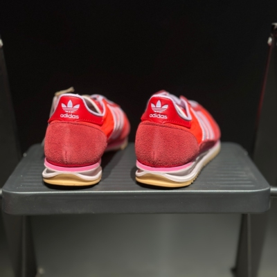 Adidas阿迪达斯红色系带运动休闲鞋女时尚潮流翻毛皮德训鞋JH7392