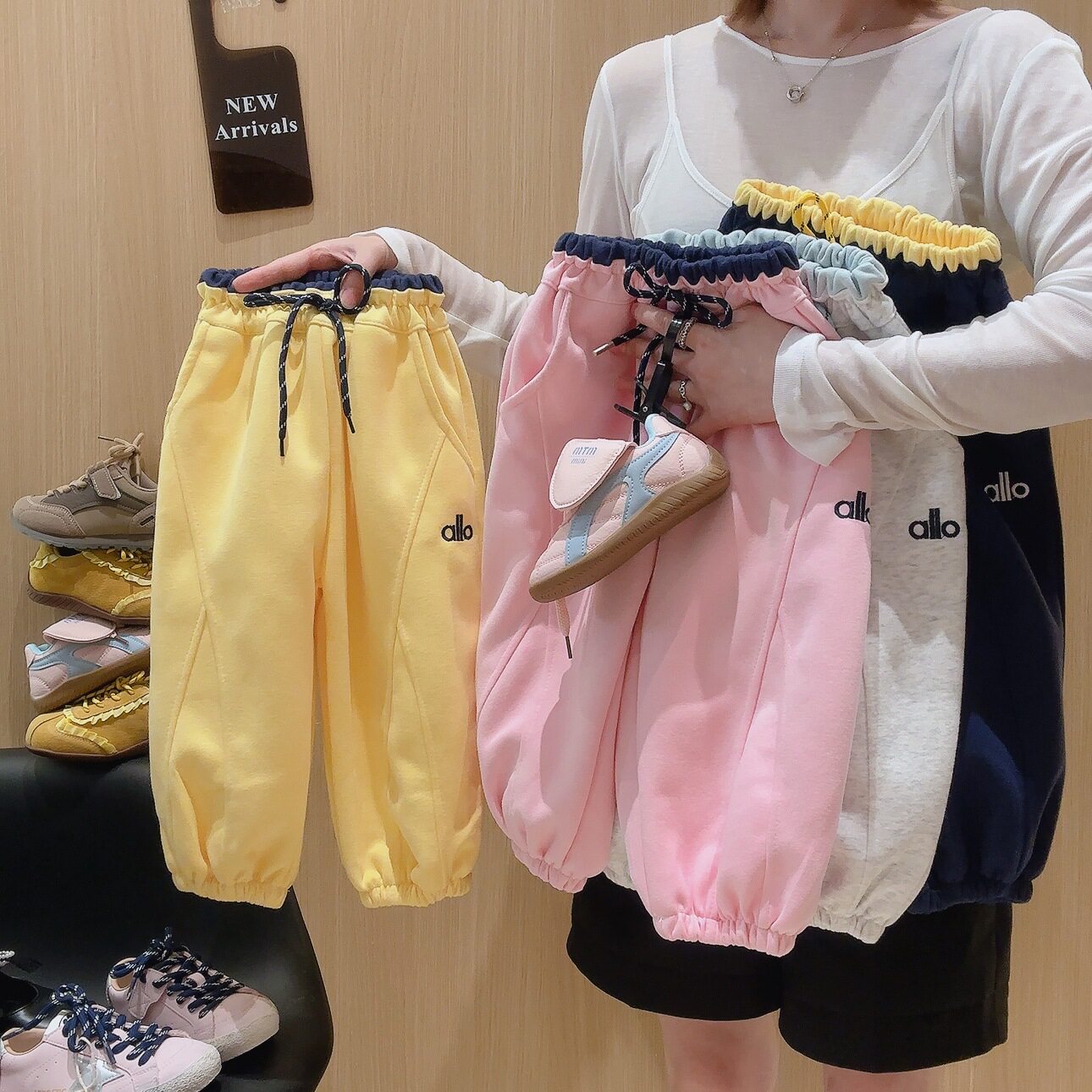 儿童裤子春秋季男女童百搭休闲裤宽松运动裤系带刺绣中小童束脚裤