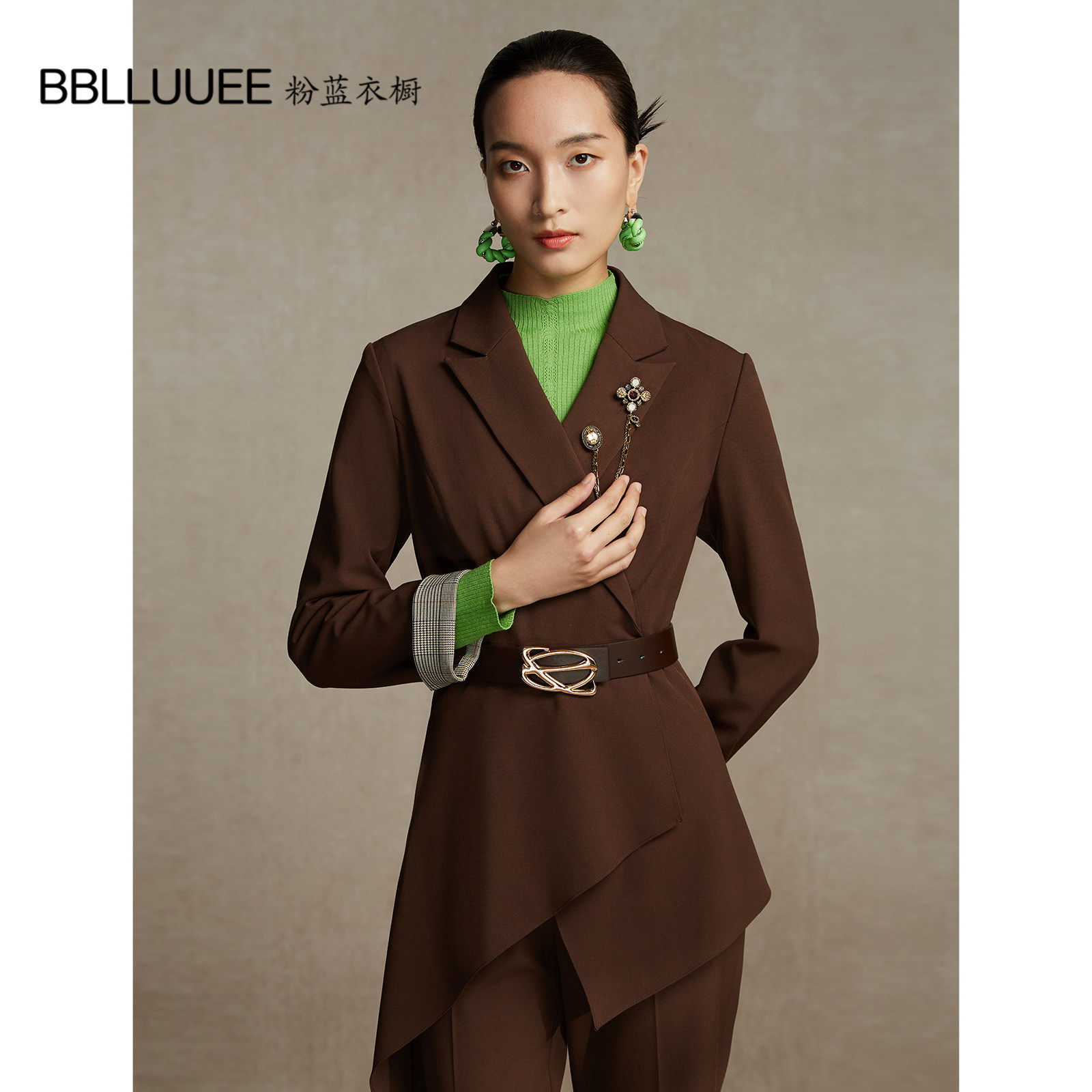 BBLLUUEE/粉蓝衣橱时尚不对称复古设计感西装女收腰秋冬精致外套