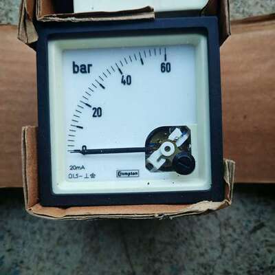 Crompton电压表0-60bar