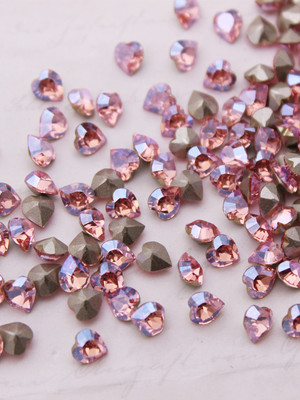 施钻4884爱心浅粉月光华子美甲钻