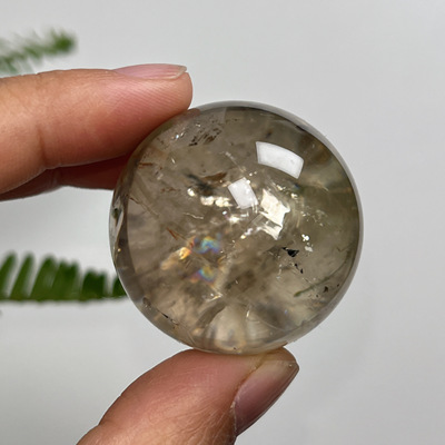 天然黄水晶球摆件冰透带彩虹光直径35.7mm，重63.3g，37号