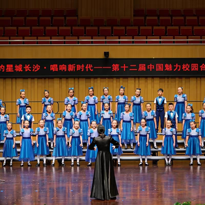 新款儿童大合唱演出服装男女童礼服中小学生诗歌朗诵红领巾表演服