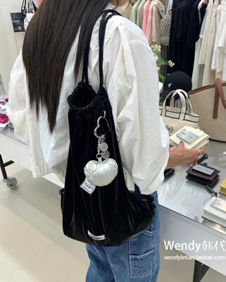 韩国代购小众carlyn 抽绳亮面双肩包云朵包轻便背包babe