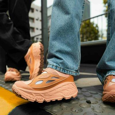 代购Hoka OneOne Stinson Breeze时尚橙色镂空设计透气越野跑鞋