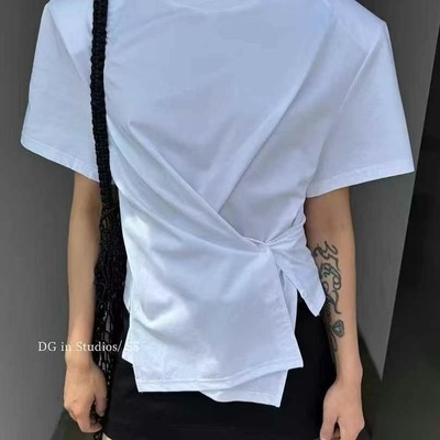 不规则纽扣收腰设计感纯色垫肩