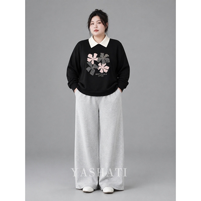 娅莎媞大码女装200斤胖mm时髦黑色花朵印花假两件翻领长袖卫衣女