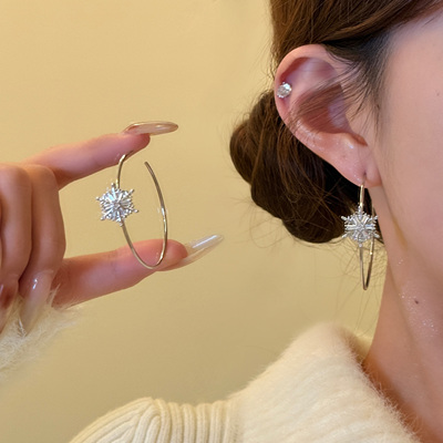 落雪时分精致闪钻雪花大耳圈