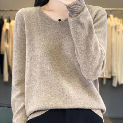 羊毛套头V领纯色针织衫