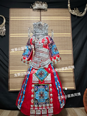 新款苗族服装女苗家盛装刺绣民族服饰舞台演出独唱比赛旅拍摄