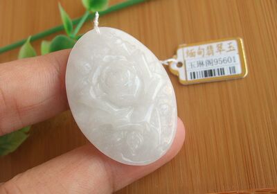 天然a货翡翠吊坠缅甸玉送证书