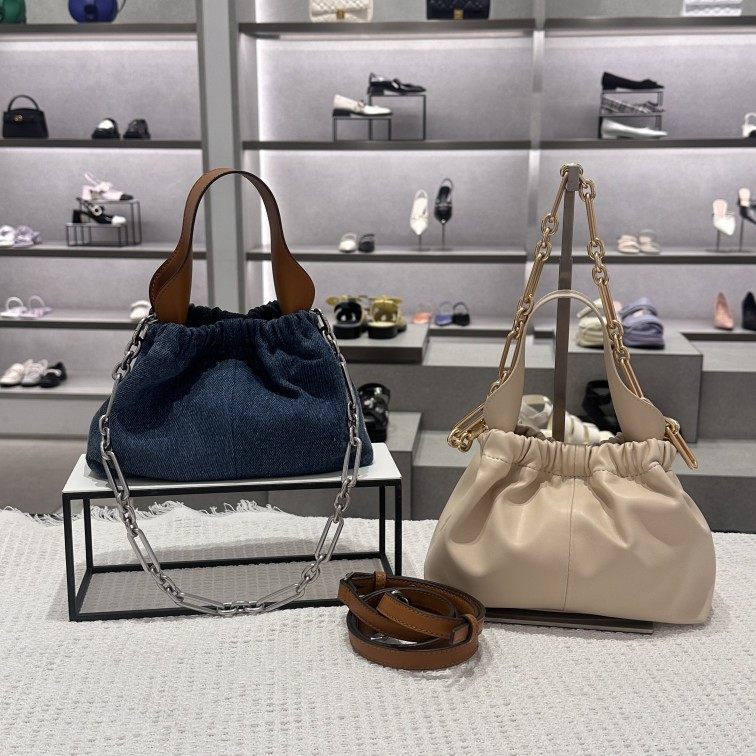 CHARLES＆KEITH小CK2-10151077褶皱云朵10151320手提单肩水桶包_虎窝淘