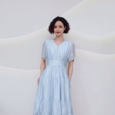 1166  夏季新款法式V领气质温柔长款收腰显瘦镂空连衣裙LY