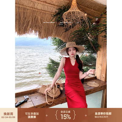 温柔修身镂空绞花针织背心连衣裙