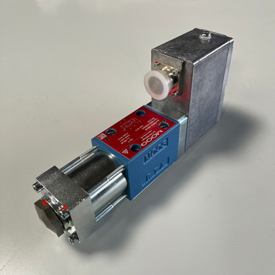 Moog D633-391B R08KO1D0NSM2 Servoventil Krauss Maffei