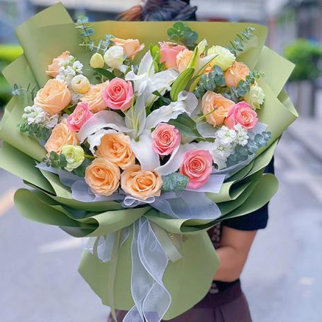 昆明同城送花鲜花速递昆明-昆明鲜花-香槟玫瑰-百合混搭花束