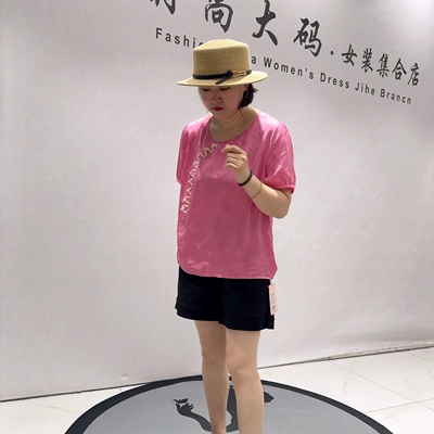 5156芮娜依莲夏款新品人丝面料设计感洋气减龄短袖上衣加大码女装