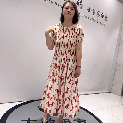 9162芮娜依莲夏款新品褶皱面料洋气遮肉显瘦时尚连衣裙加大码女装