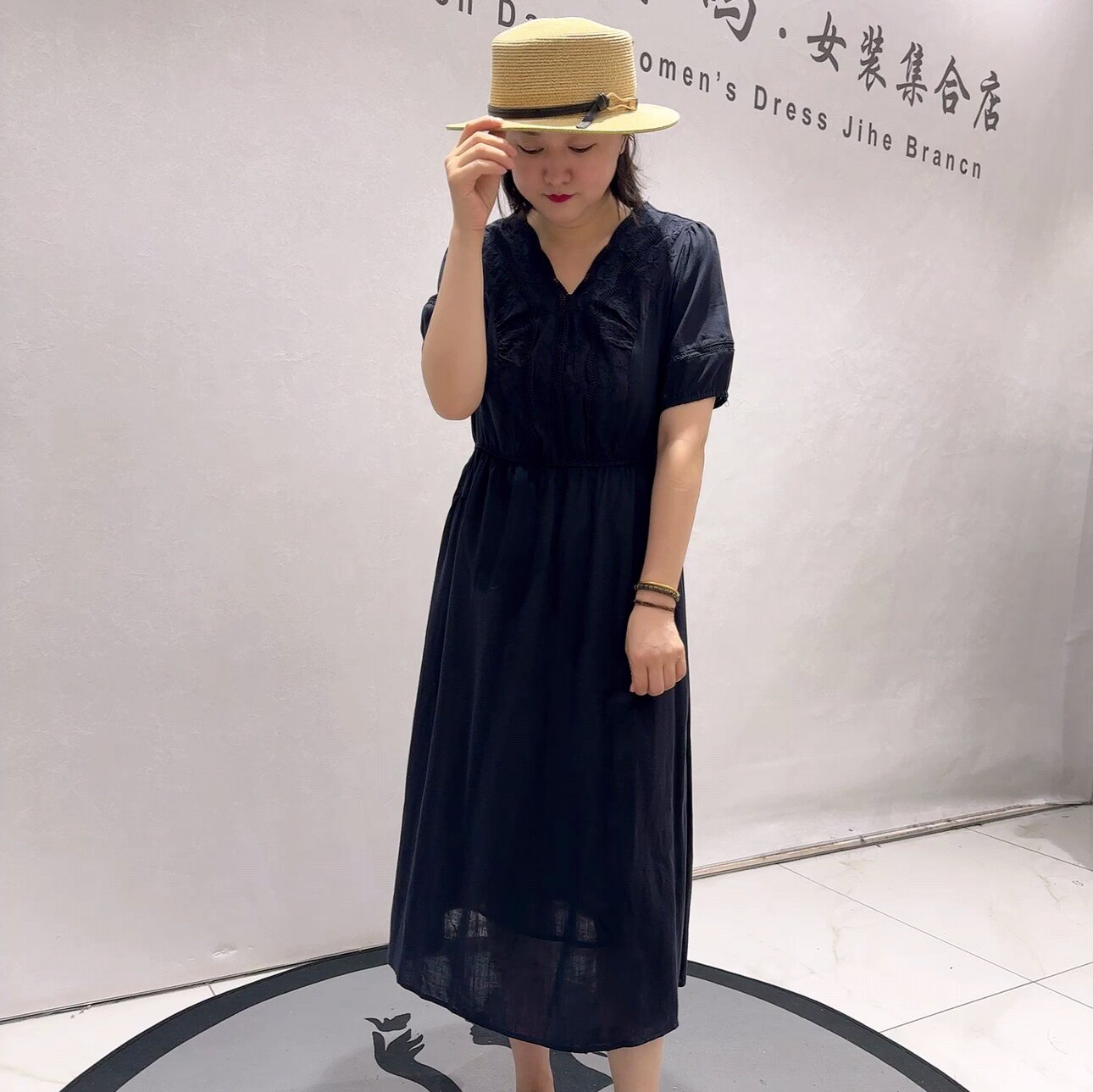 31011女权贵族夏款新品天丝苎麻面料v领娃娃袖遮肉显瘦连衣裙大码