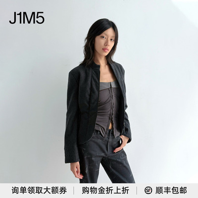 轻运动感绗缝格收腰棉服