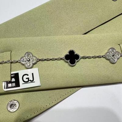 18K金四叶草五花手链熊猫灰贝