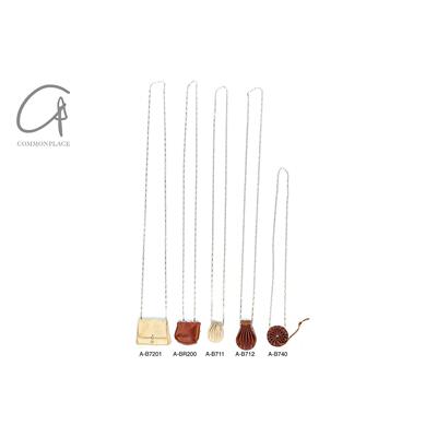 m.a+ Maurizio Amadei 迷你项链包系列