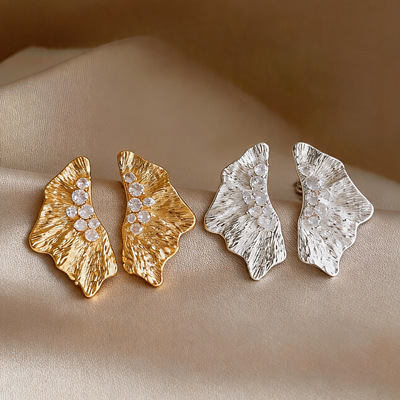 金属风锆石褶皱耳钉简约小众耳环