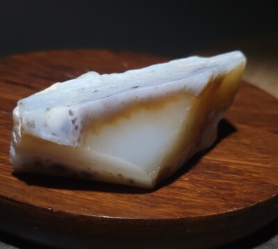 新疆的猫YQ010810 106.4克，油膏料且末红糖白玉山料原料切块