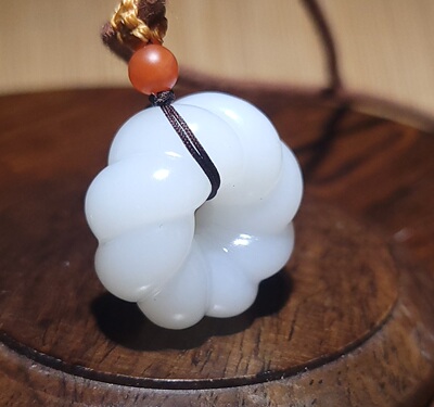 YQ020508 新疆的猫13.5克顶细凝糯油脂黑山羊脂玉苏工转运环