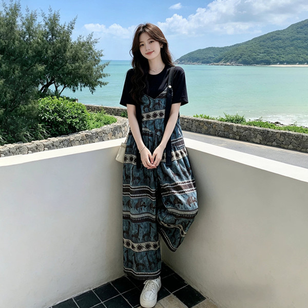 休闲慵懒风黑色T恤印花背带裤两件套女2026夏季新款遮肉显瘦套装