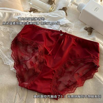 轻奢流光缎面蕾丝美臀镂空三角裤