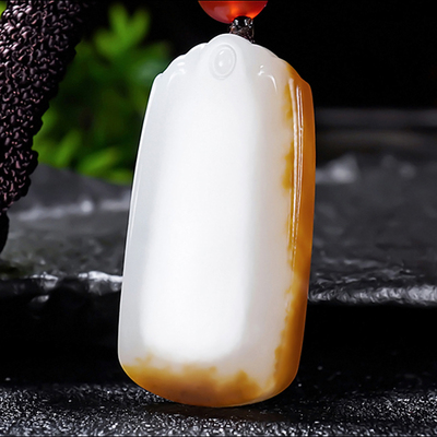 新疆大师冯立辉作品和田玉且末料糖羊脂白玉平安无事牌18.82克