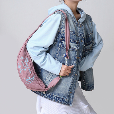 MOVEUP幻走2026春季新款猫咪刺绣撞色绳金属吊牌设计时尚休闲挎包