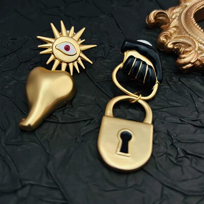 Schiaparelli  不对称AB款超现实主义系列珐琅眼睛耳针