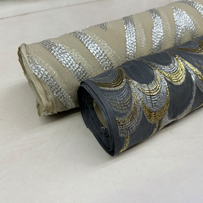 卡其色桑蚕丝雪纺织金时装